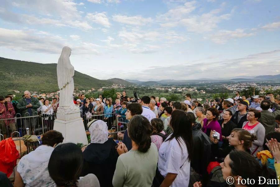 2,5 MILHÕES DE PEREGRINOS AO ANO VISITAM A VIRGEM MARIA EM MEDJUGORJE